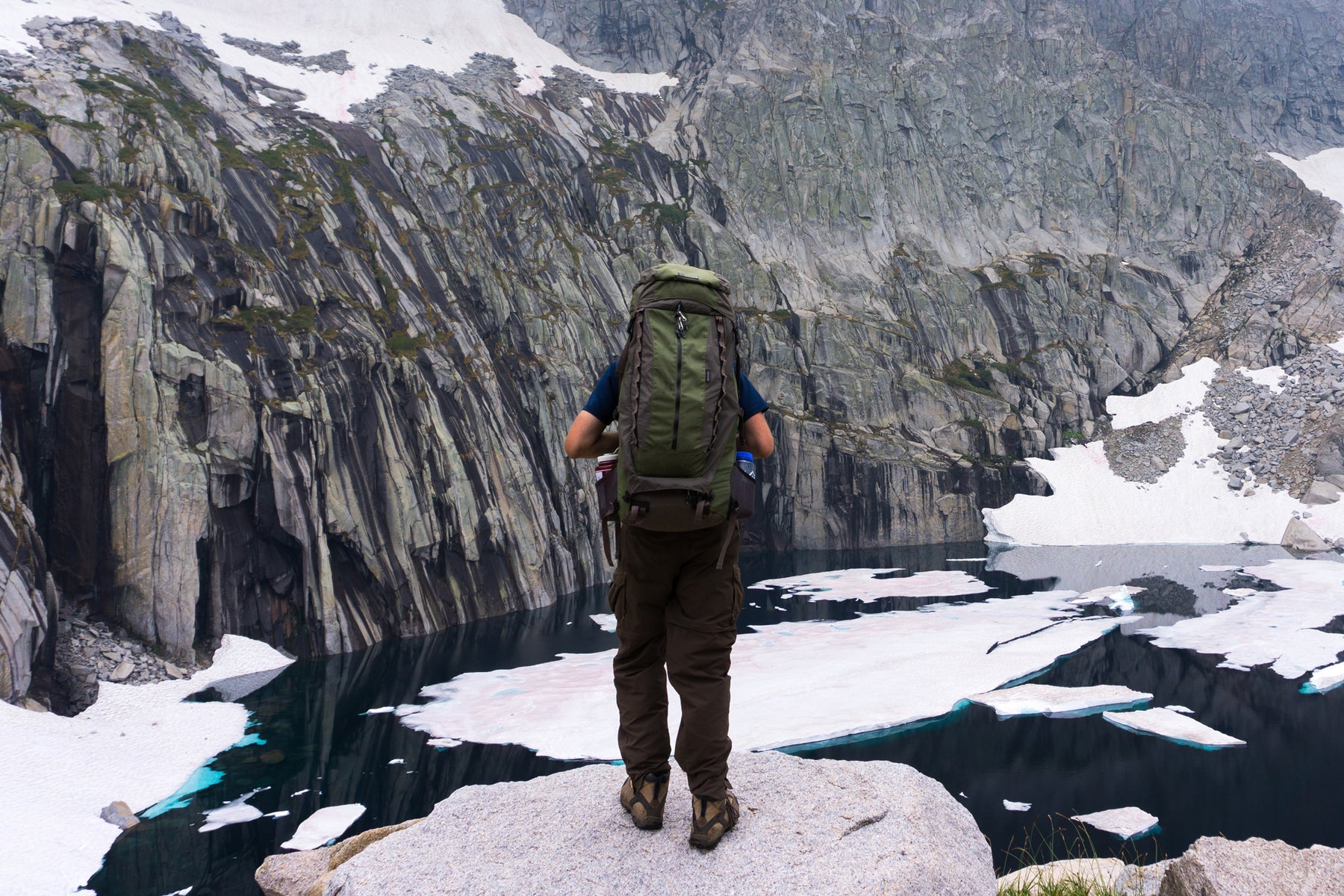 What Items Should Be in a Bug Out Bag? -The Essentials List - STKR Concepts